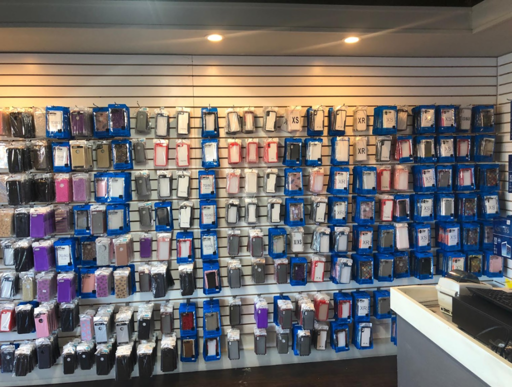 Tienda de celulares y accesorios en el Aeropuerto Internacional de ...